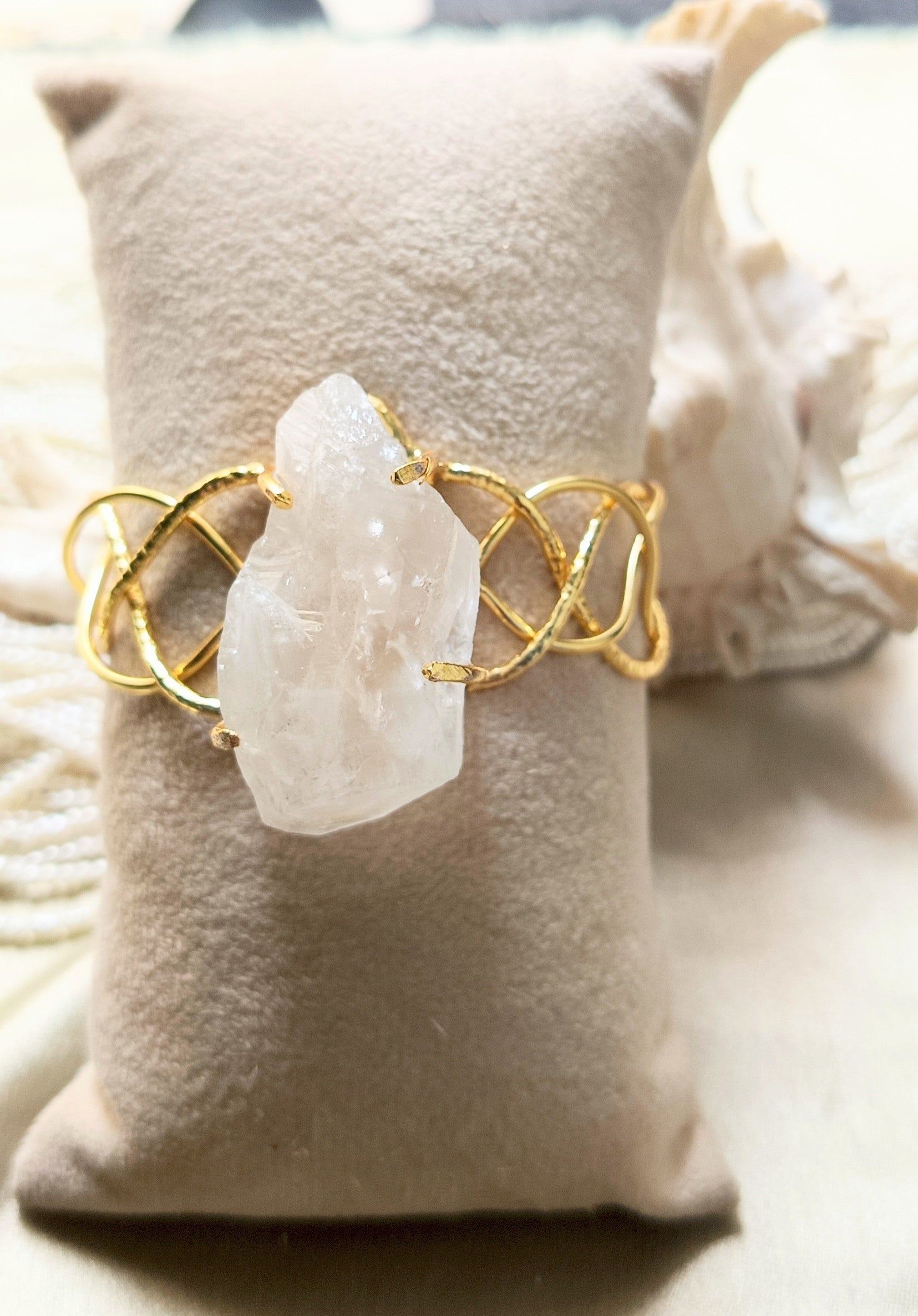 Raw Stone Handcuff – citrine